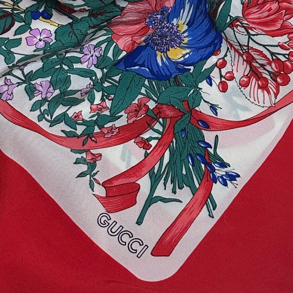 Authentic Gucci Silk Scarf To Wear On Your Neck Or Pu… - Gem